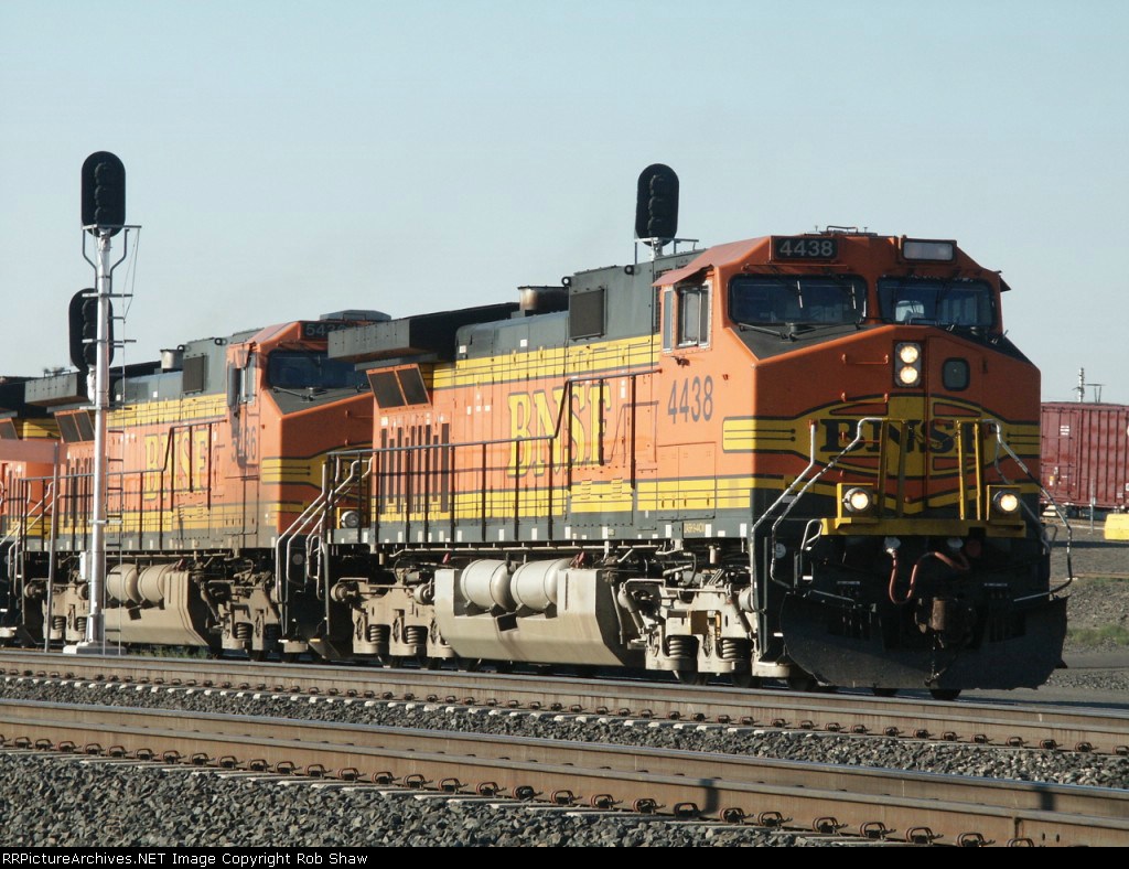 BNSF 4438